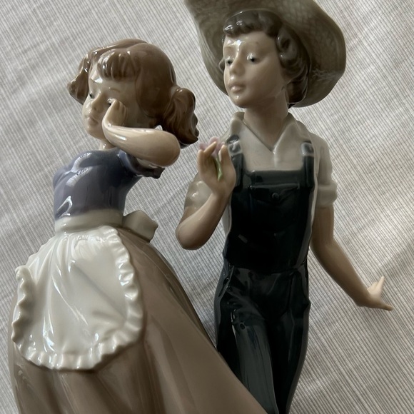 Lladro | Accents | Vintage Llardo Love In Bloom Or Jardinerito Galante ...